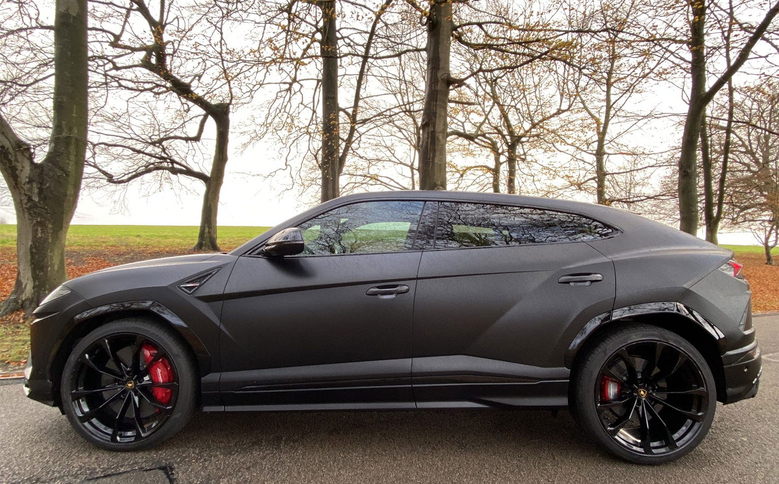 Hire Lamborghini URUS MATTE BLACK - Rent From Royal Rentals